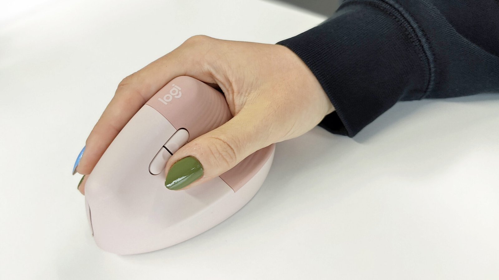 Is Logitech Lift Vertical Ergonomic Mouse worth buying? It’s Features ...